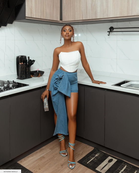 Modella Looks Stunning In Denim Rose Skirt - Chiic Magazine